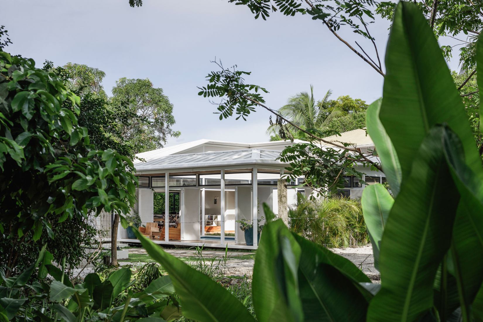 La búsqueda de «un pequeño paraíso». Casa Jícaro por Mauricio Quirós ...