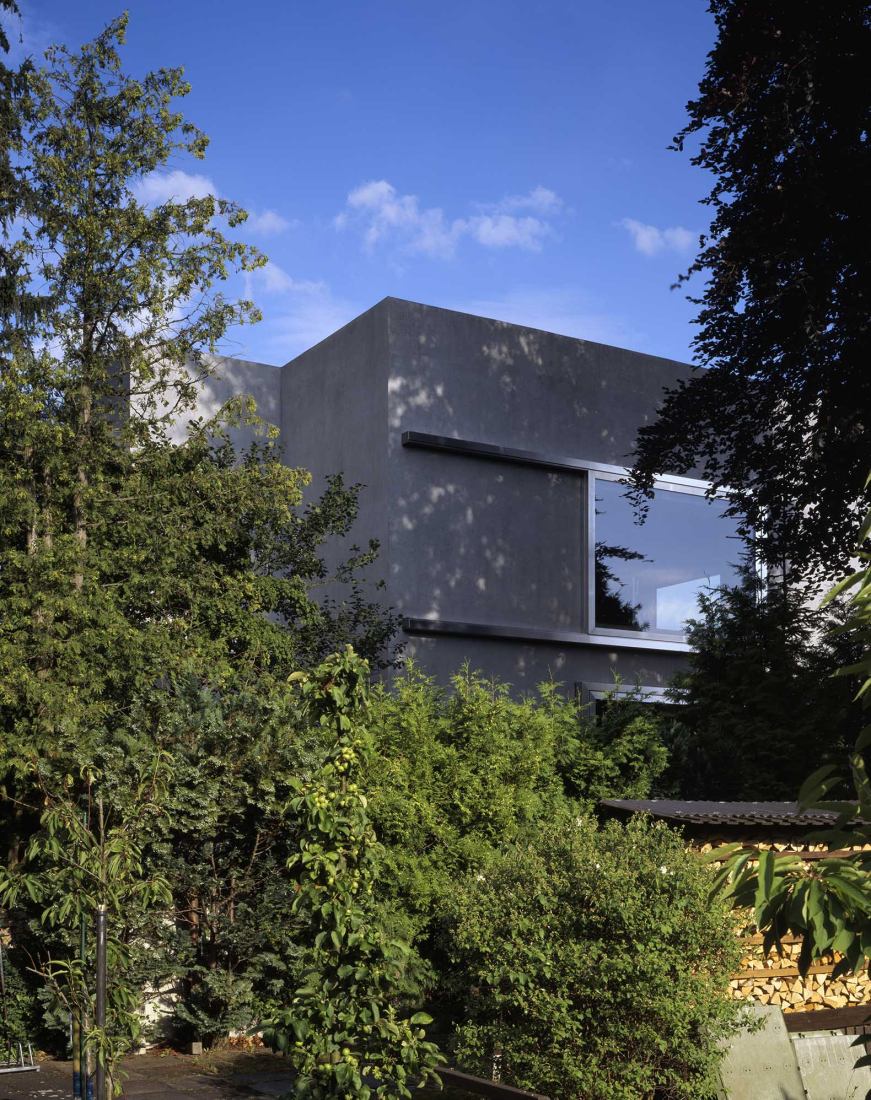 Minimalist geometric abstraction. H-See House by Mensing Timofticiuc ...