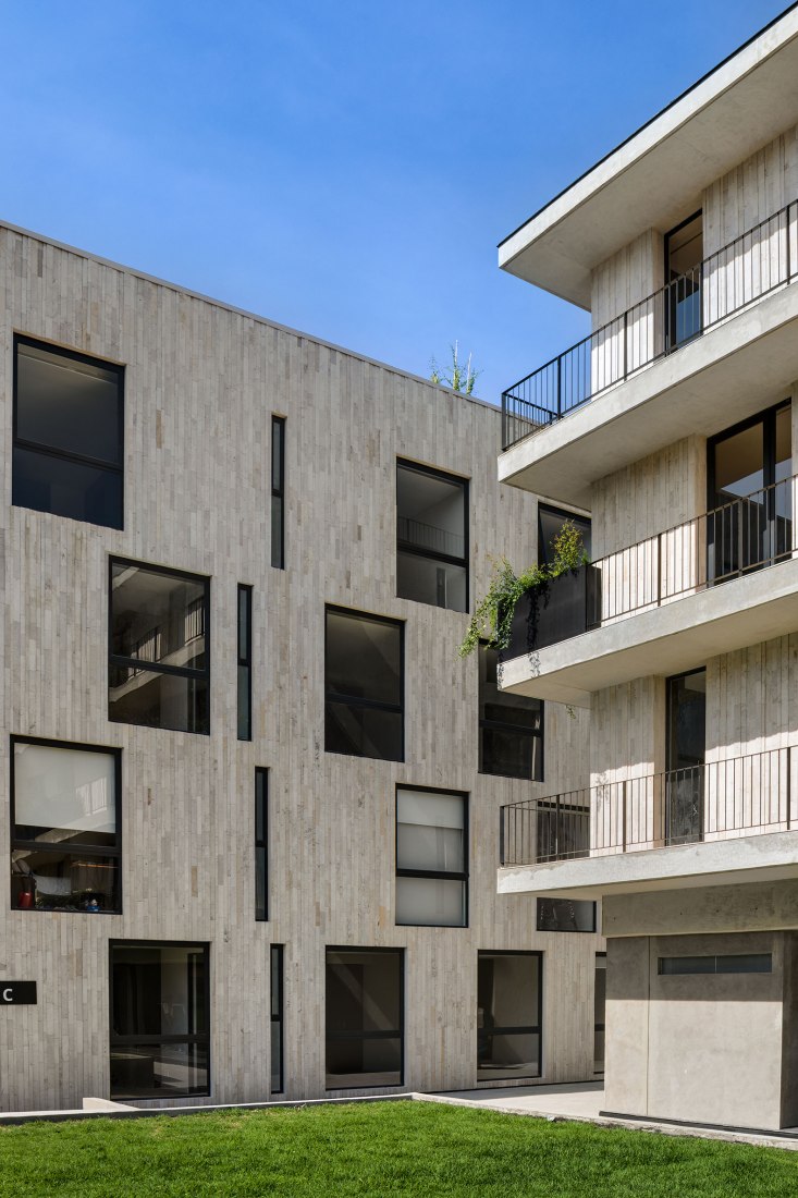 Combinations of concrete and travertine to create houses. ODP by Michan ...