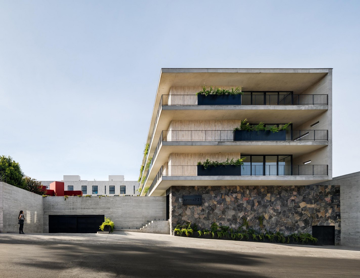Combinations of concrete and travertine to create houses. ODP by Michan ...