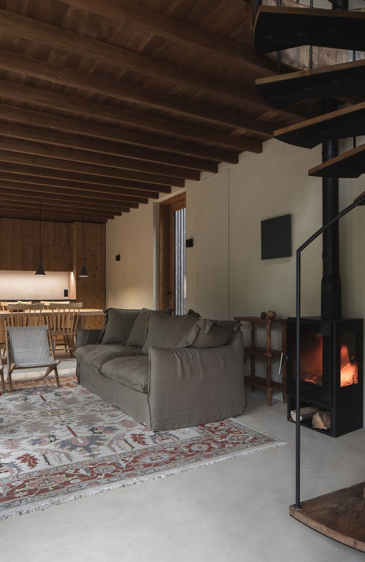 Symbiosis between pre-existence and landscape. Granary House by Marta ...