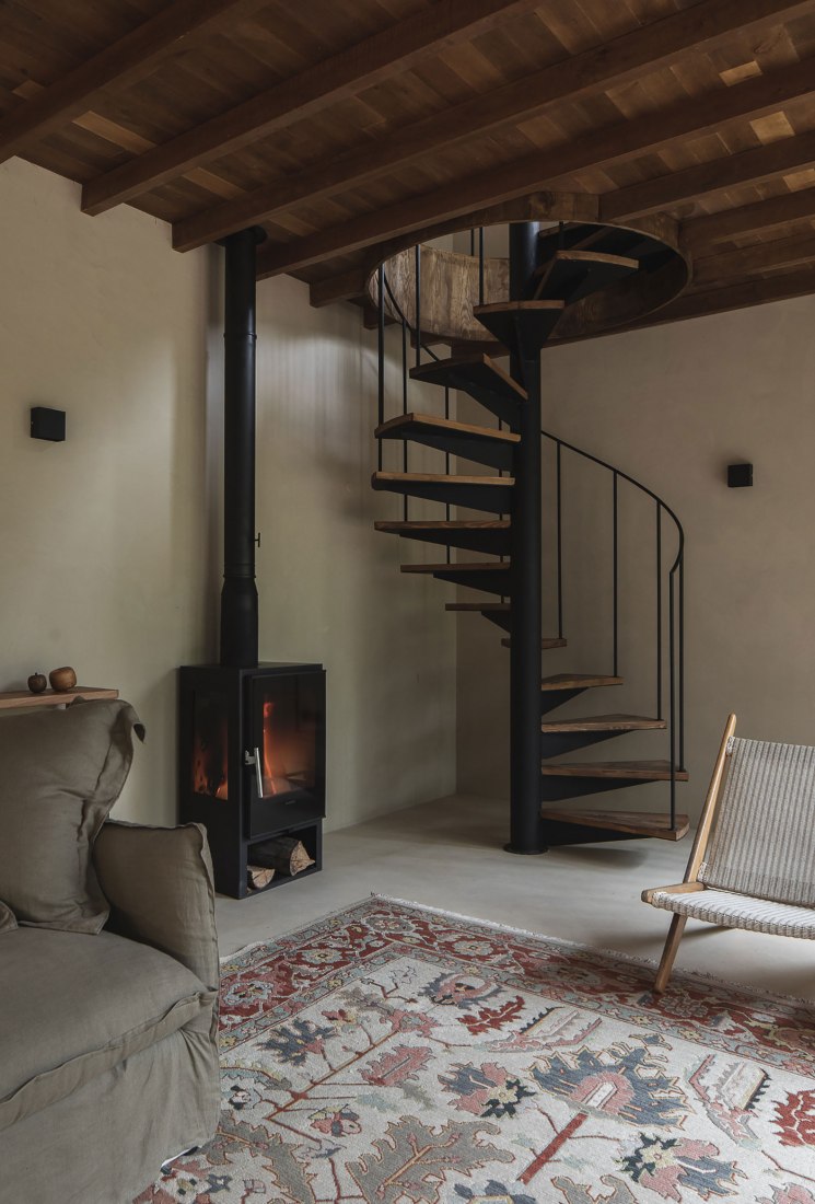 Symbiosis between pre-existence and landscape. Granary House by Marta ...
