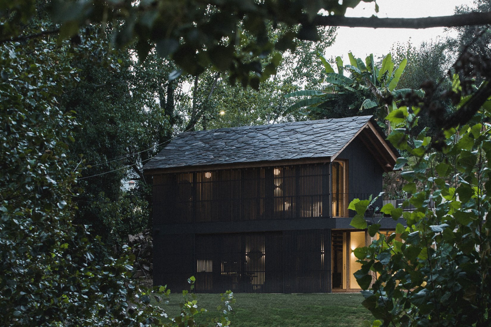 Symbiosis between pre-existence and landscape. Granary House by Marta ...