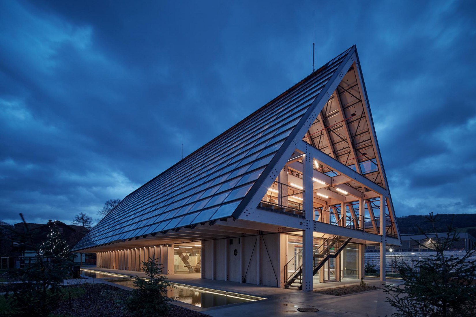 A laboratory to discover the future. Kloboucká lesní Headquarters by ...
