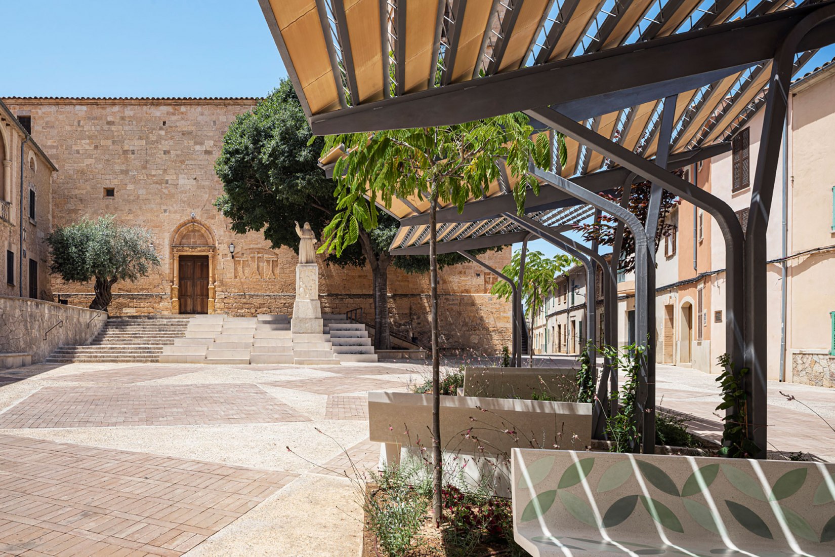 Union point. Sencelles village square by Moneo Brock | The Strength of ...