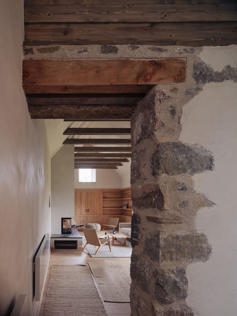 Renovation of a 19th century farm. Ardoch house by Moxon Architects ...