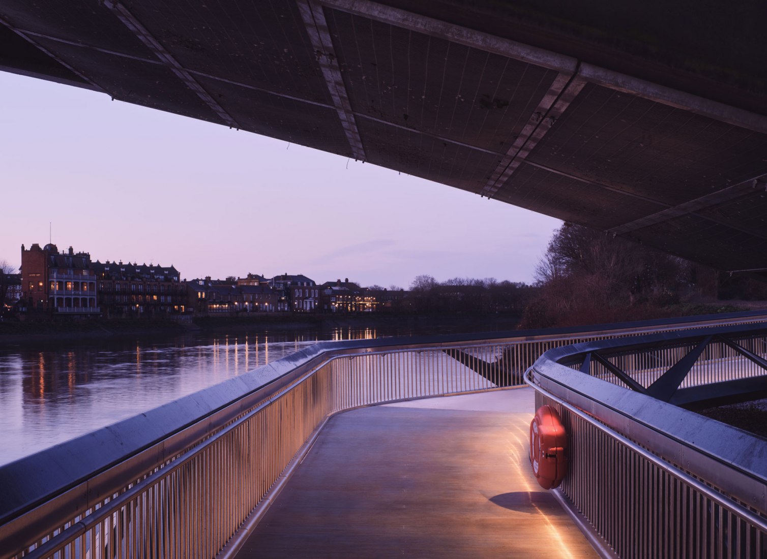 Moxon Architects. Abierto el nuevo puente peatonal del Thames Path en ...