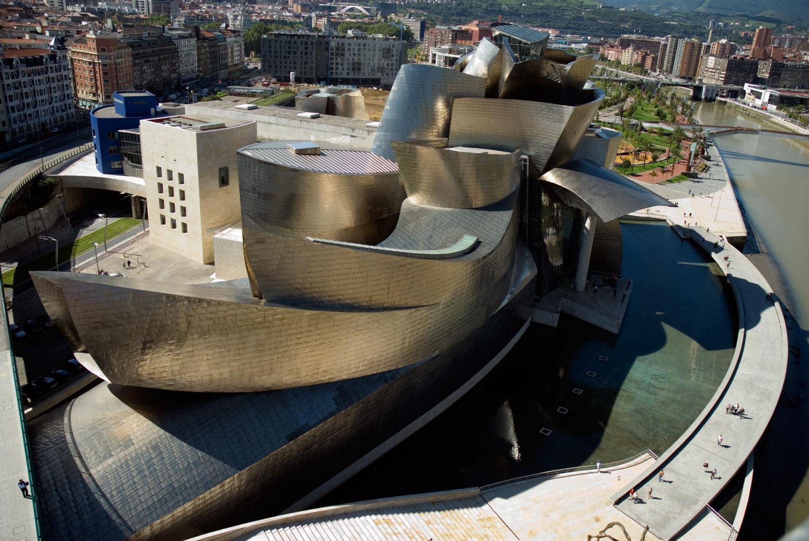 Guggenheim XX. A building that changes its time. Guggenheim Bilbao ...