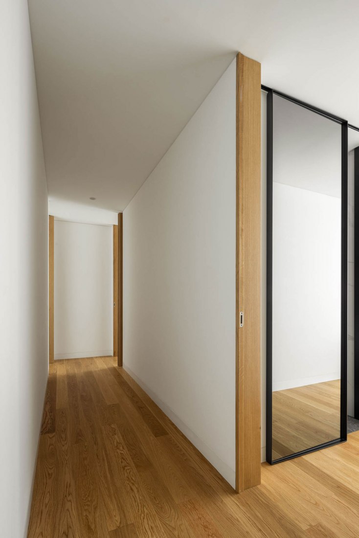 Three axes and a horizontal offset. Tilt House by Mutant Architecture ...