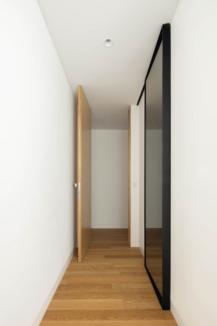 Three axes and a horizontal offset. Tilt House by Mutant Architecture ...