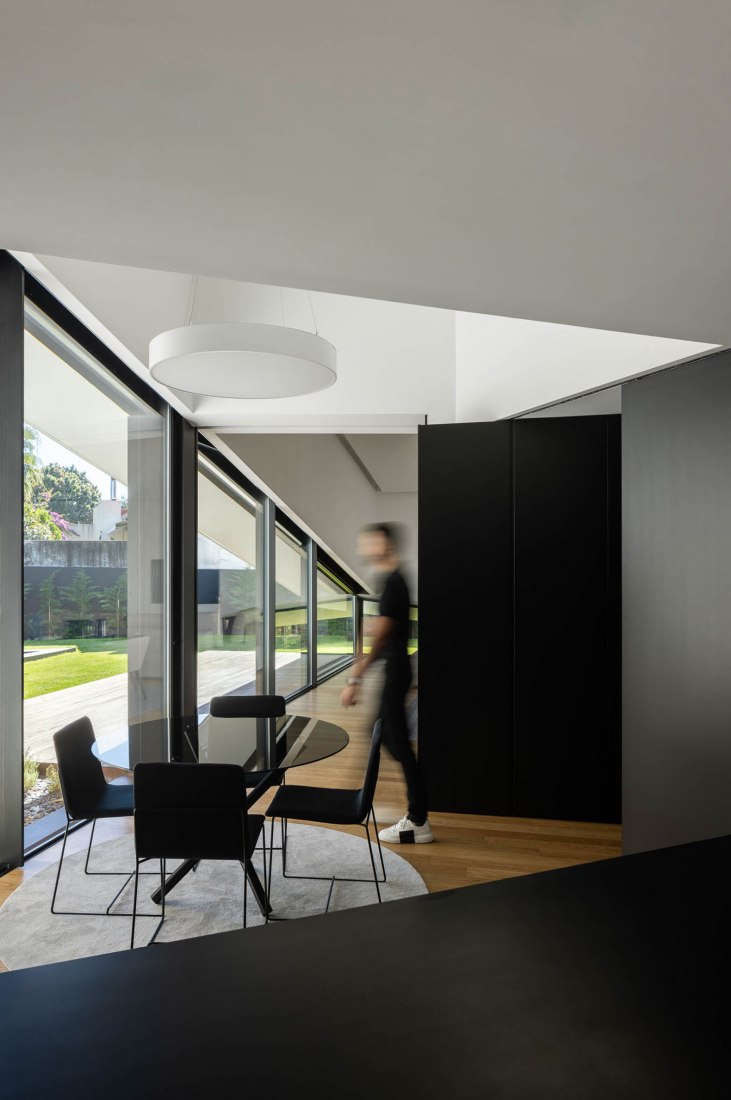 Three axes and a horizontal offset. Tilt House by Mutant Architecture ...