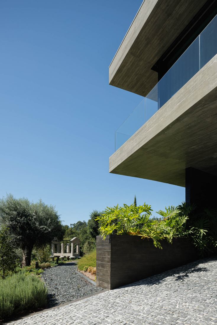 Embrace nature. Bouro House by Mutant Arquitectura & Design | The ...