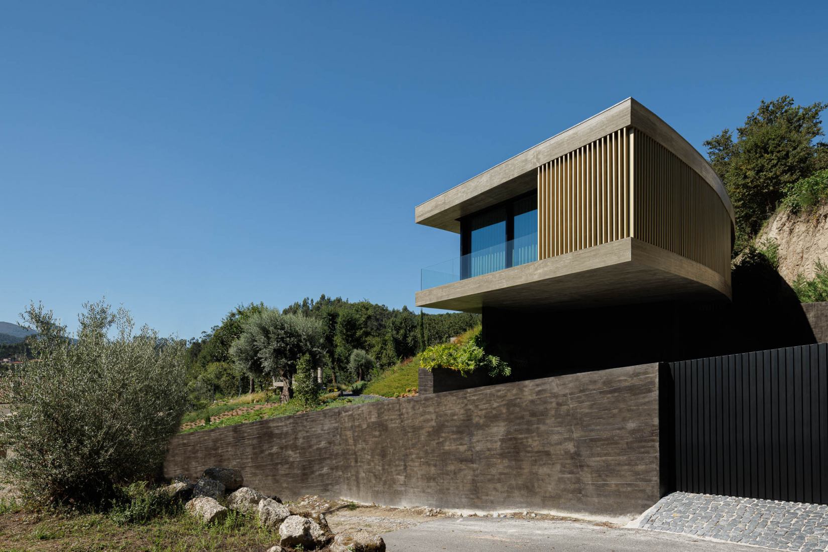 Embrace nature. Bouro House by Mutant Arquitectura & Design | The ...
