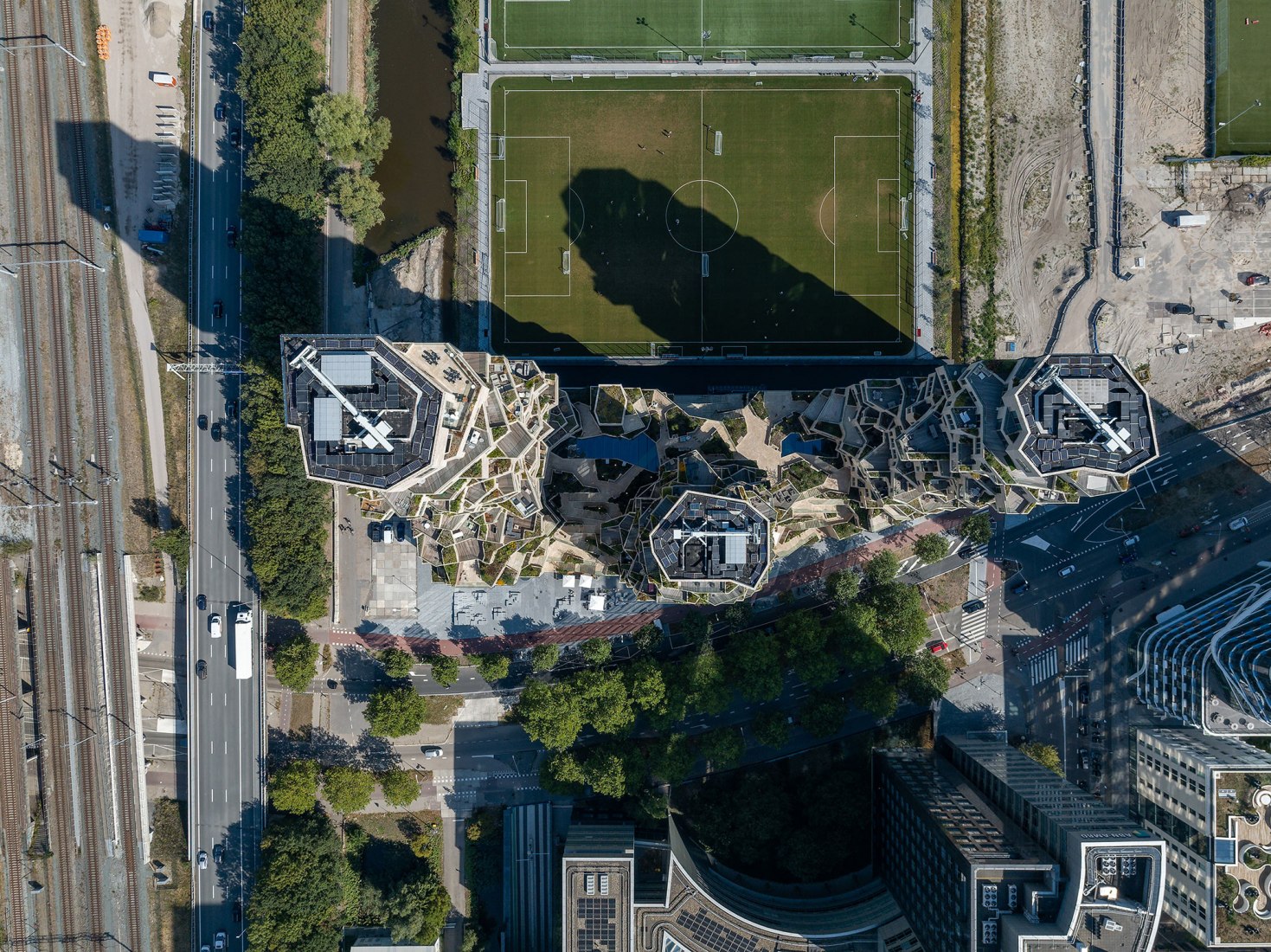 A sustainable skyscraper to bring life to the neighbourhood. Valley by ...