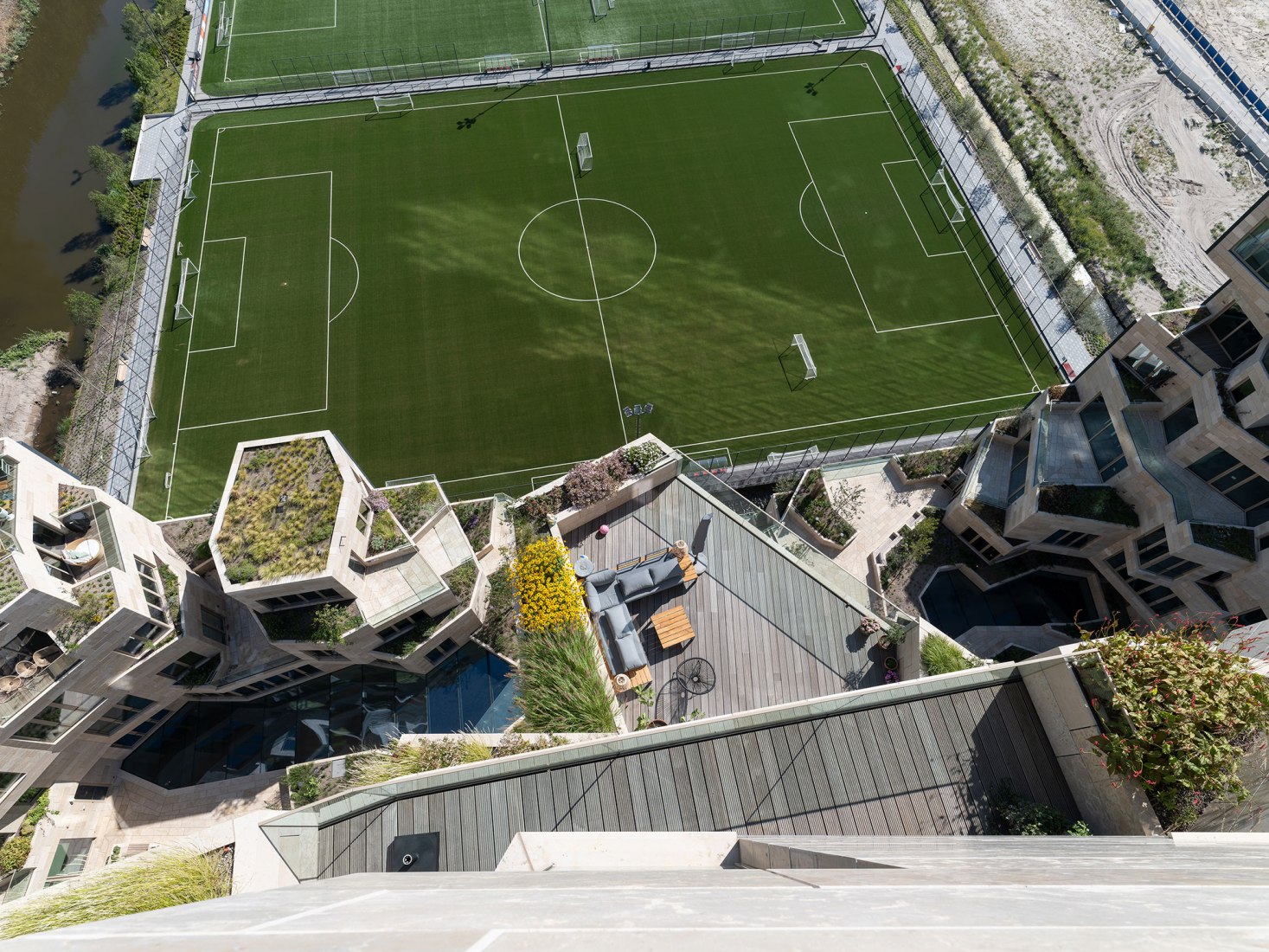 A sustainable skyscraper to bring life to the neighbourhood. Valley by ...