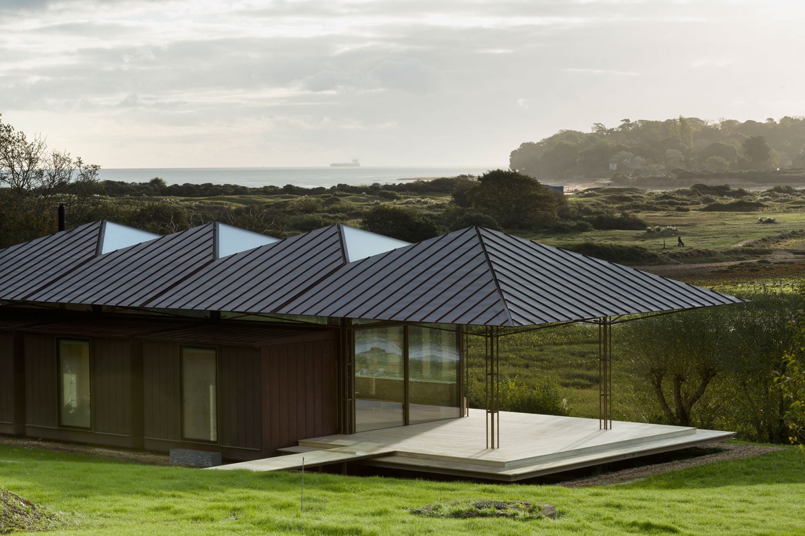Life among dunes and marshes. Saltmarsh House by Niall McLaughlin ...