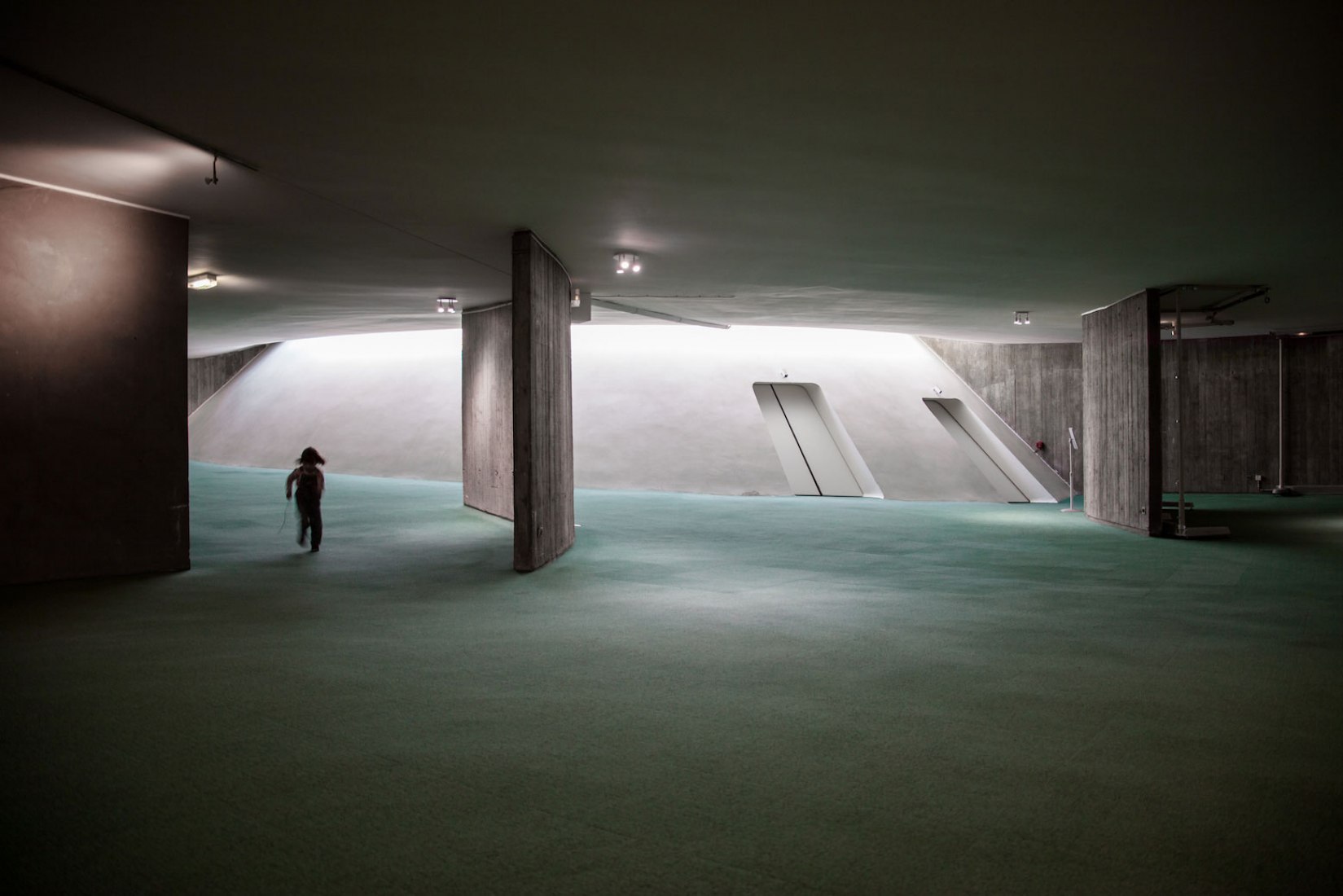 Communist Party Headquarters of Oscar Niemeyer photographed by Denis ...