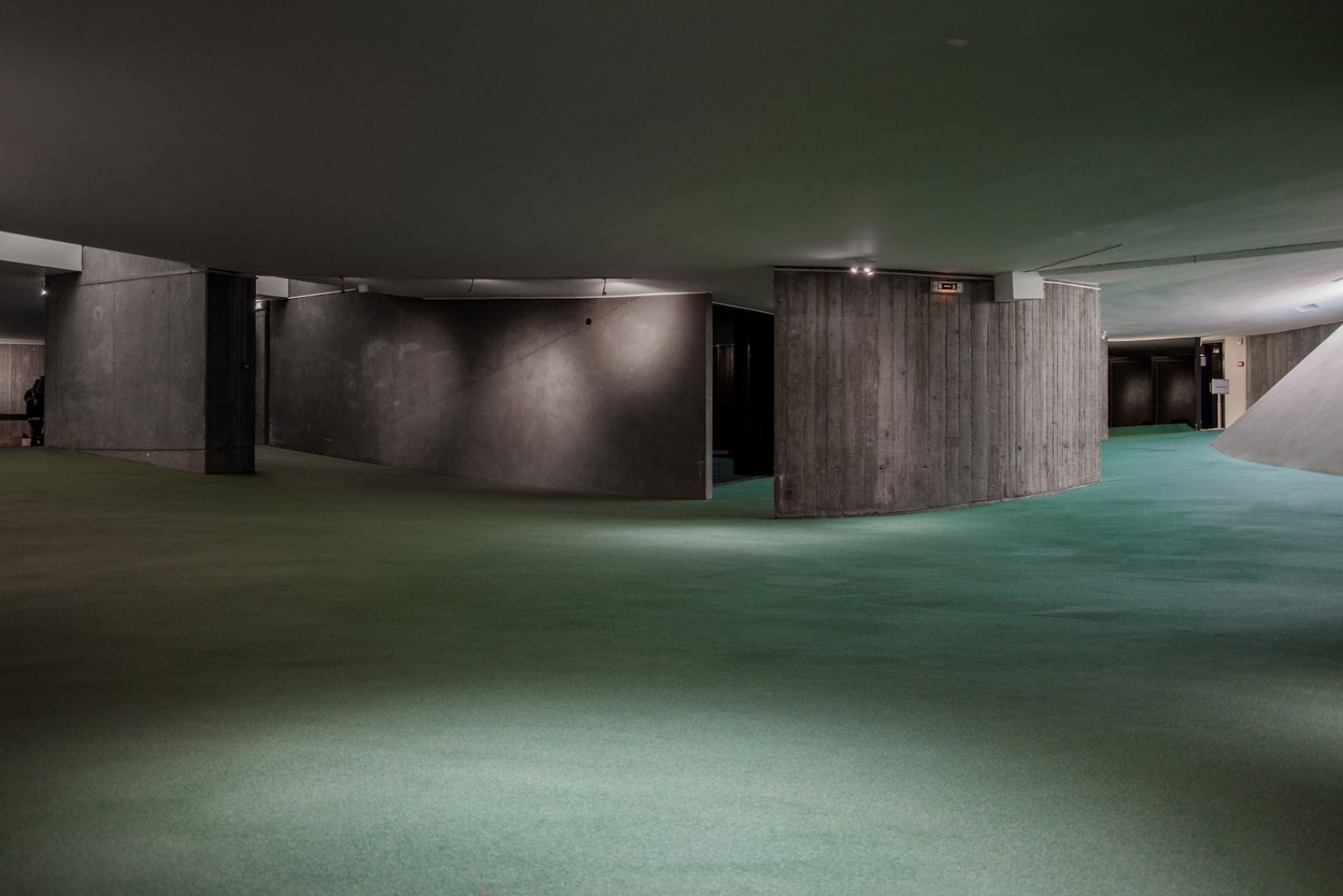 Communist Party Headquarters of Oscar Niemeyer photographed by Denis ...