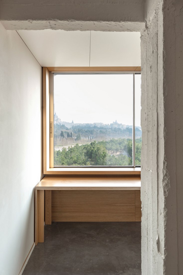 Non–Binary cross space. A deep revamp of a 1950s flat by Pachón-Paredes ...