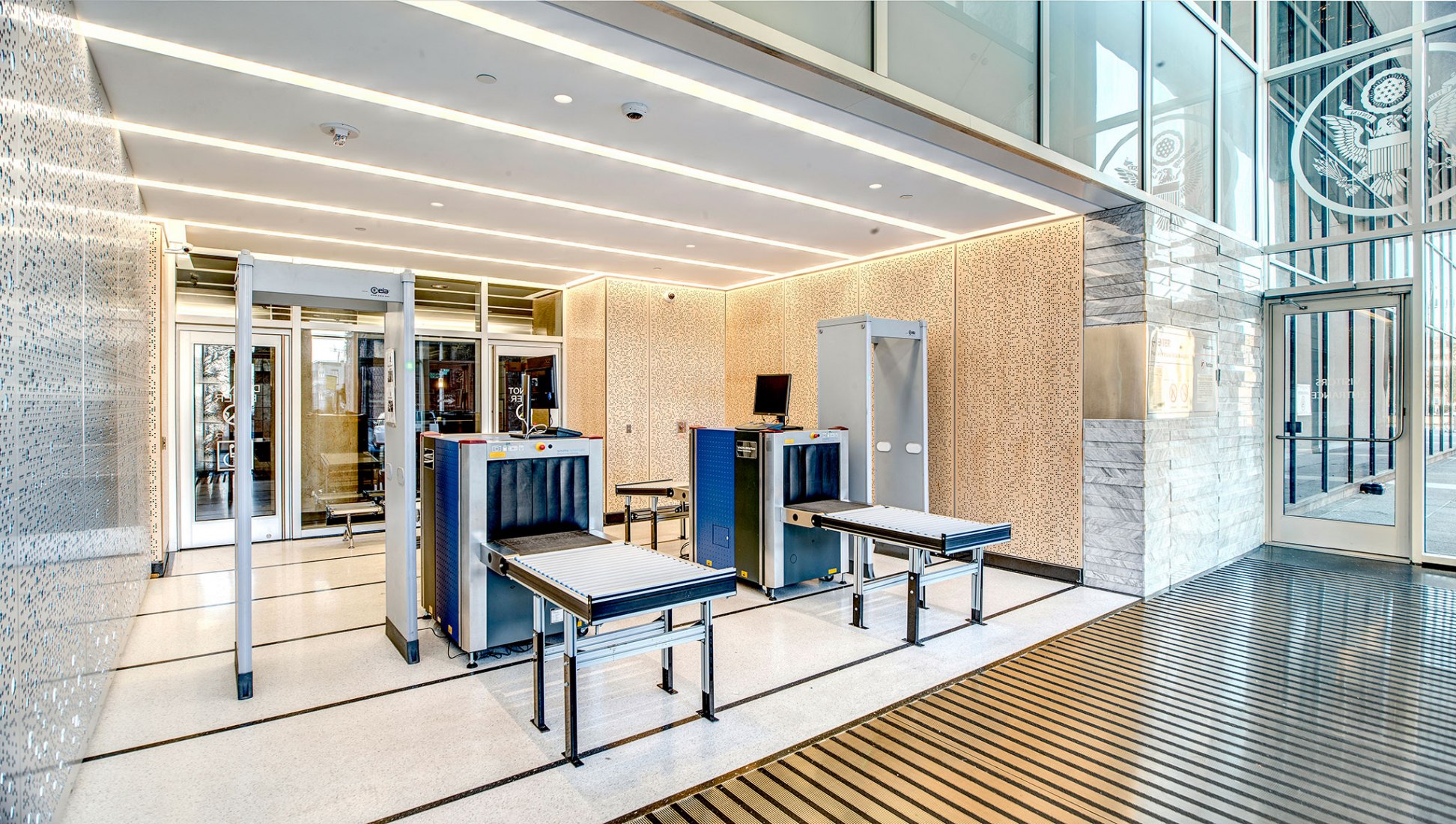 Nuevo vestíbulo en el edificio federal Peter W. Rodino por DCM ...