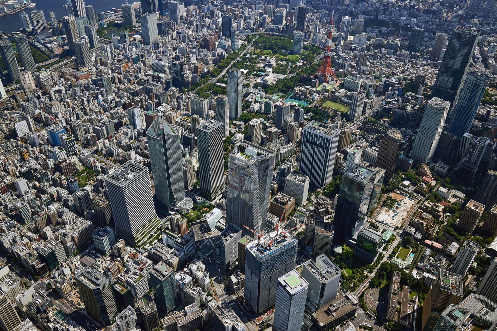Hybridizing city and architecture. Toranomon Hills Station Tower by OMA ...