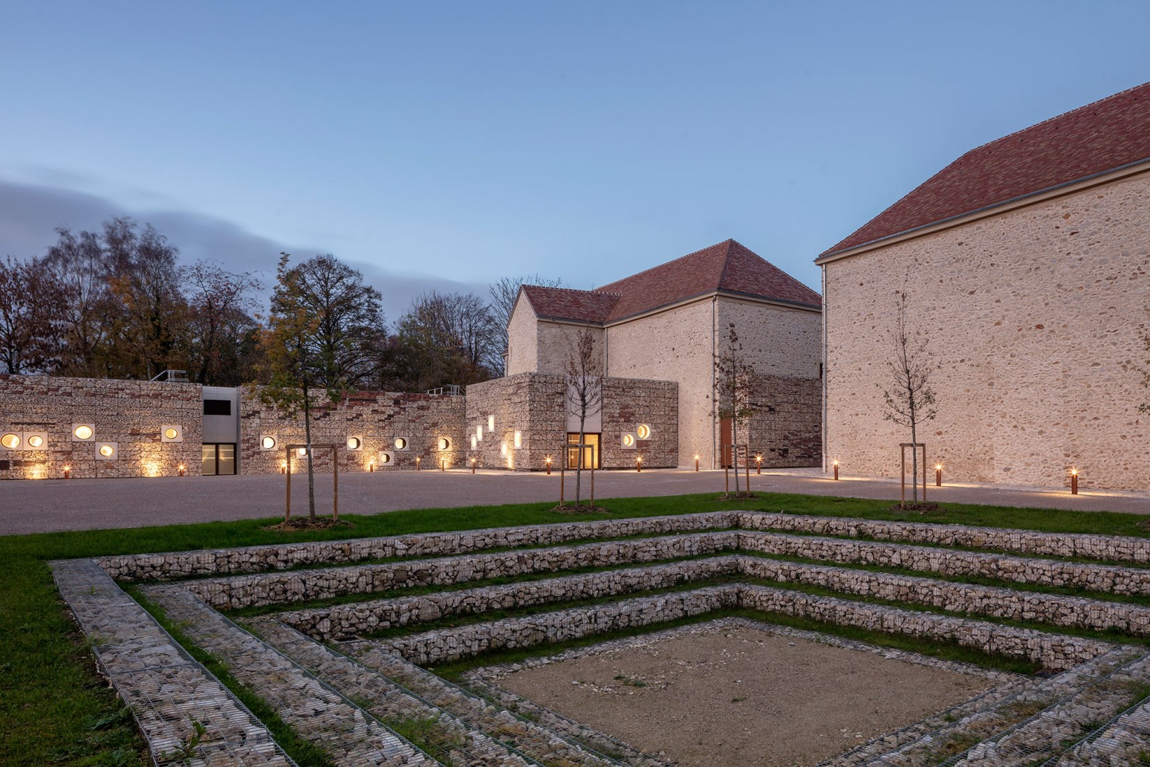 Articulating two worlds. Chessy Cultural Center by OPUS 5 Architectes ...