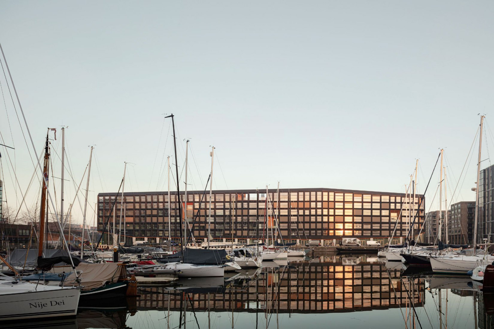 «Jonas» residential building. A scenographic inside and amazing outside ...