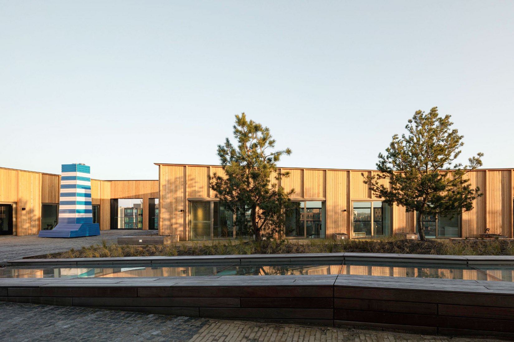 «Jonas» residential building. A scenographic inside and amazing outside ...