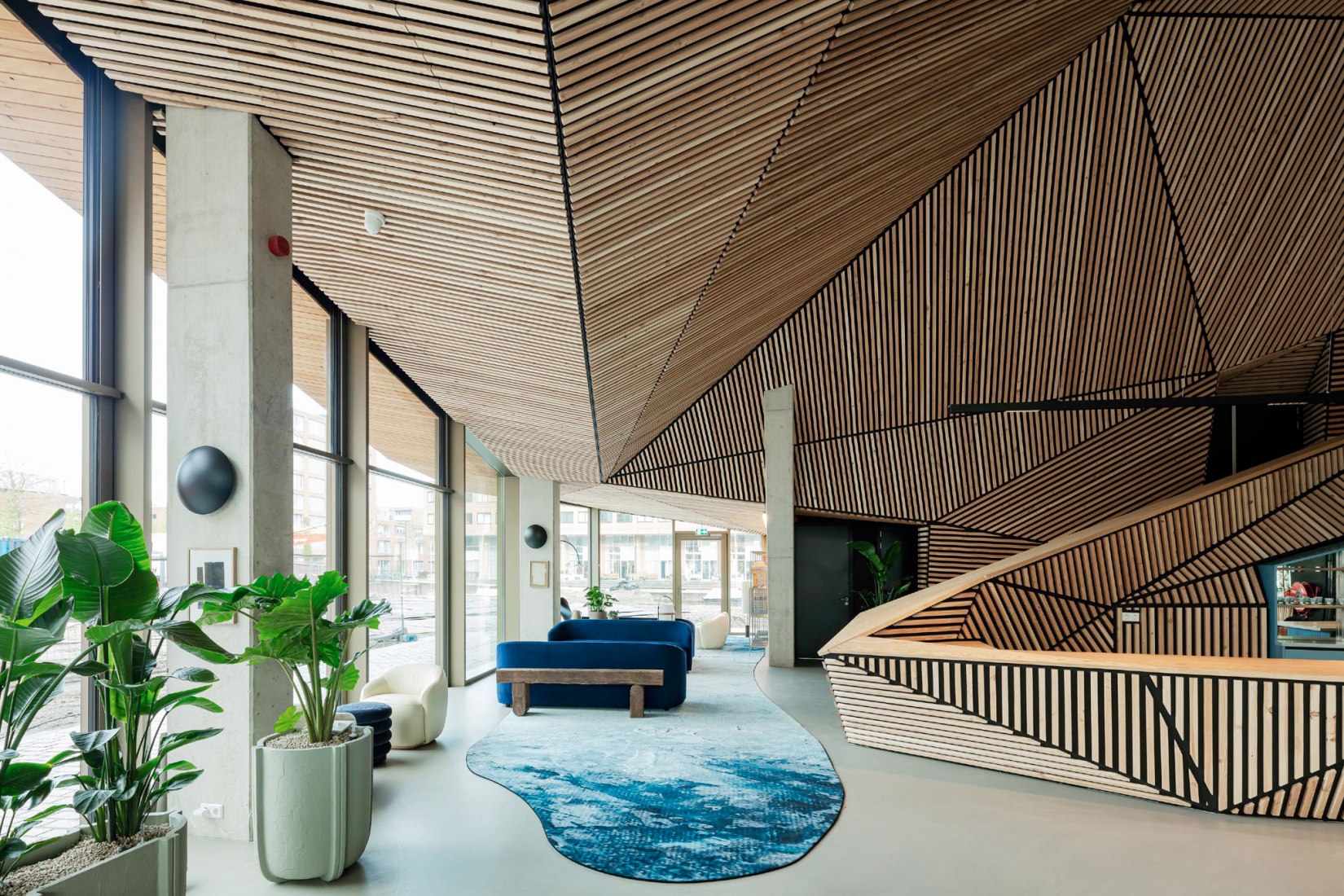 «Jonas» residential building. A scenographic inside and amazing outside ...