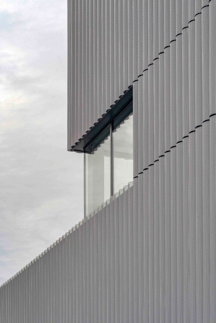 Headquarters with offices and laboratories. 181 Unolab HQ by FRPO ...