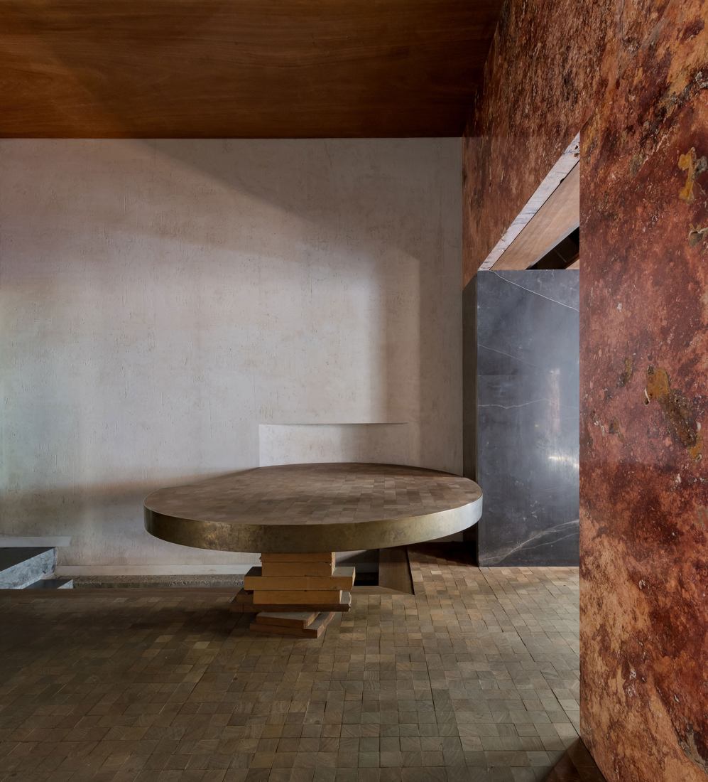 Resplandores de posmodernidad. Zapatería-galería en Jorge Juan 55 por ...
