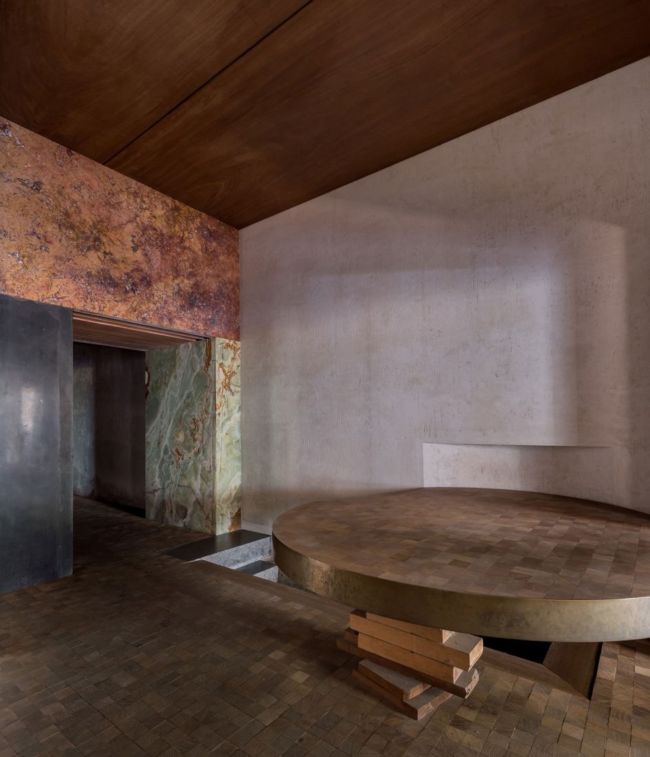 Resplandores de posmodernidad. Zapatería-galería en Jorge Juan 55 por ...