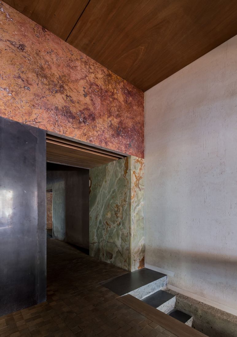 Resplandores de posmodernidad. Zapatería-galería en Jorge Juan 55 por ...