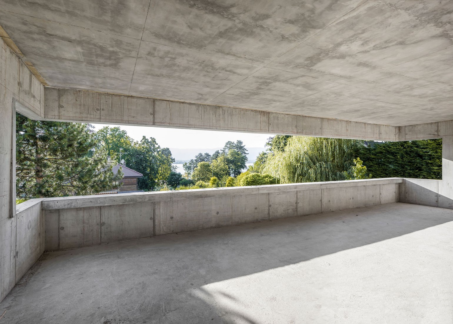 Panorama Suburbia House extension by Leopold Banchini and Daniel ...