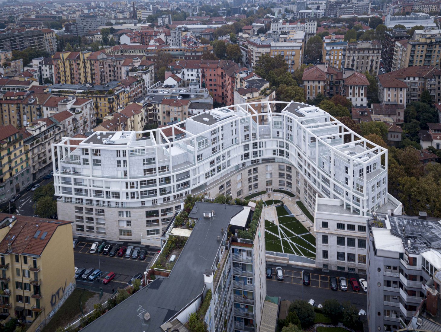 A pragmatic yet bold response. Residenze Carlo Erba by Eisenman ...
