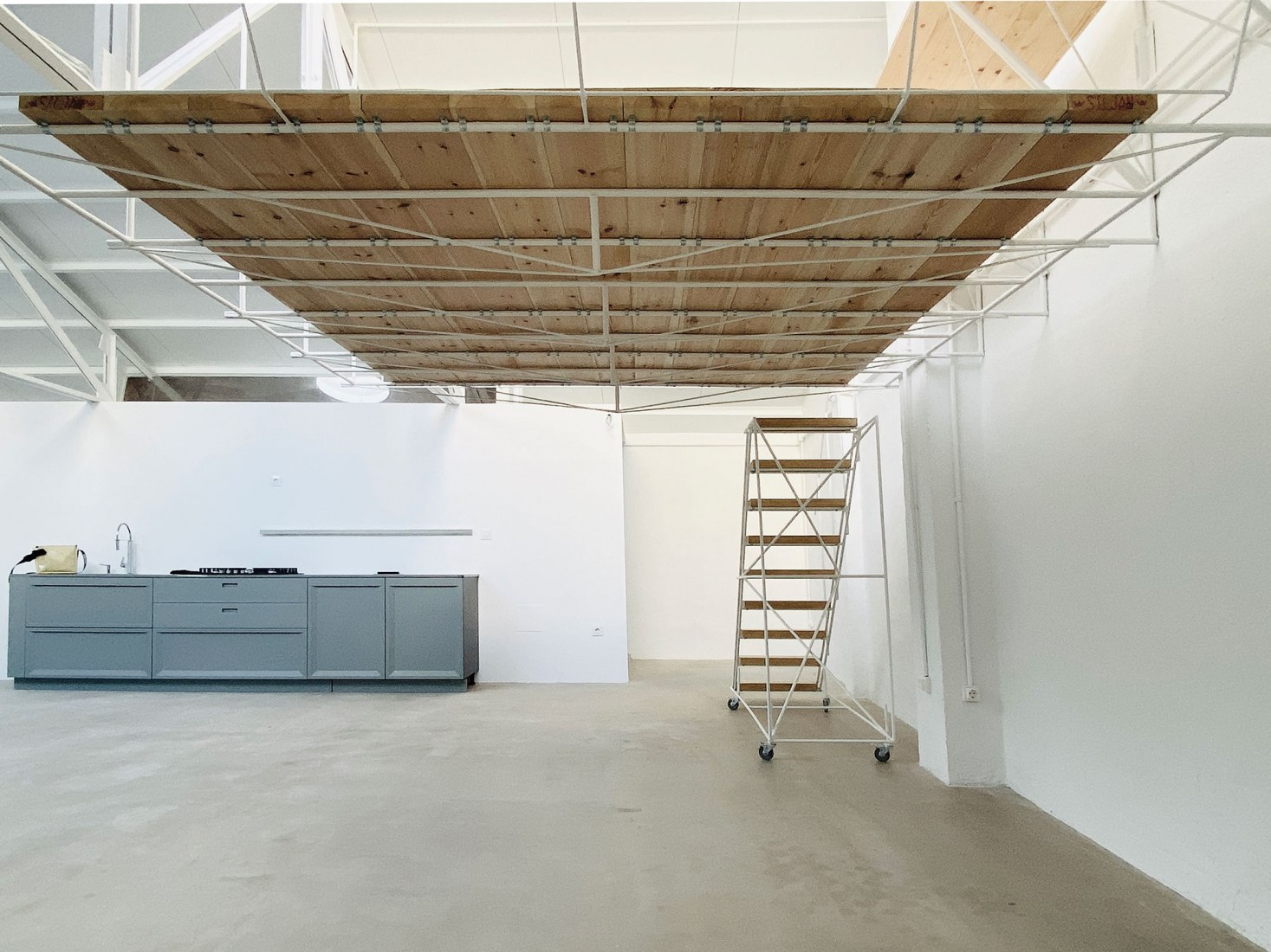 La nave del Topo. Espacio de trabajo y vivienda por Pia Mendaro ...