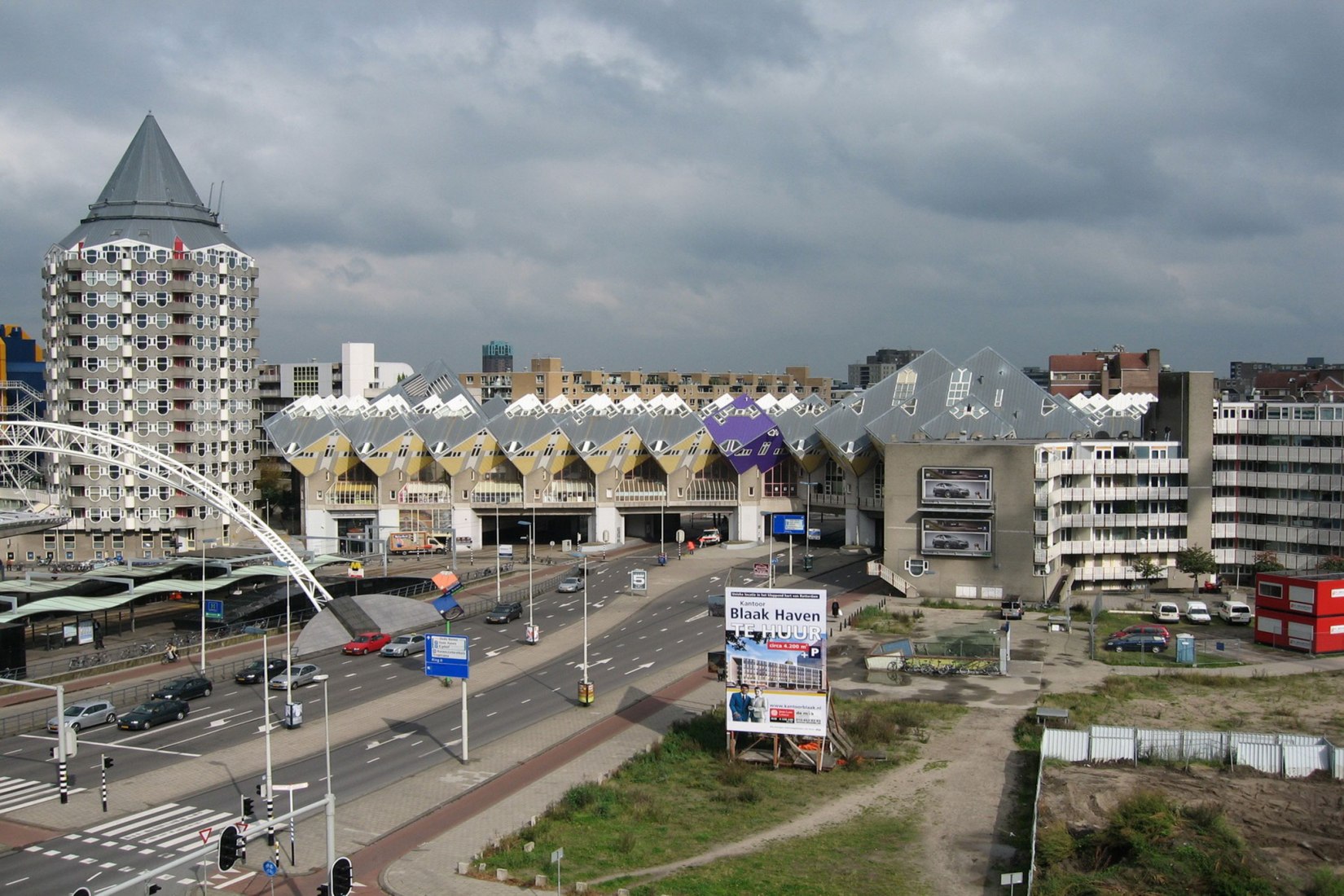Residential urban forest in the heart of Rotterdam. Kubuswoningen by ...
