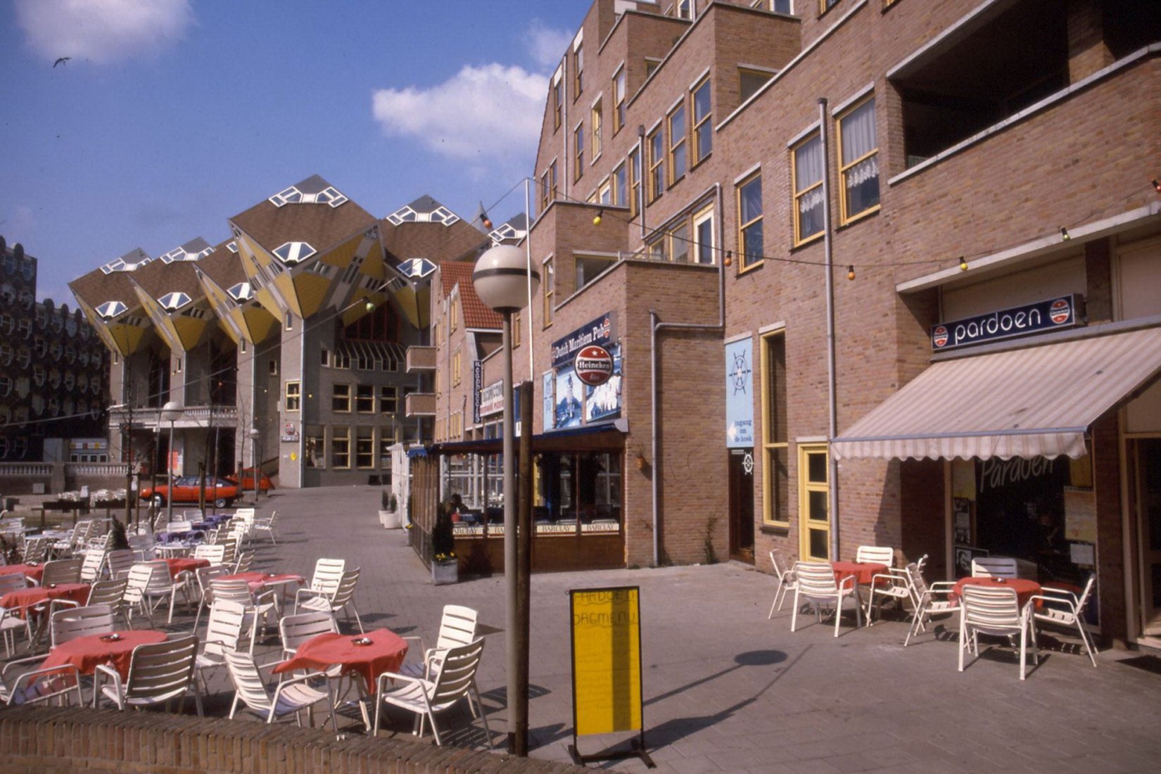 Residential urban forest in the heart of Rotterdam. Kubuswoningen by ...