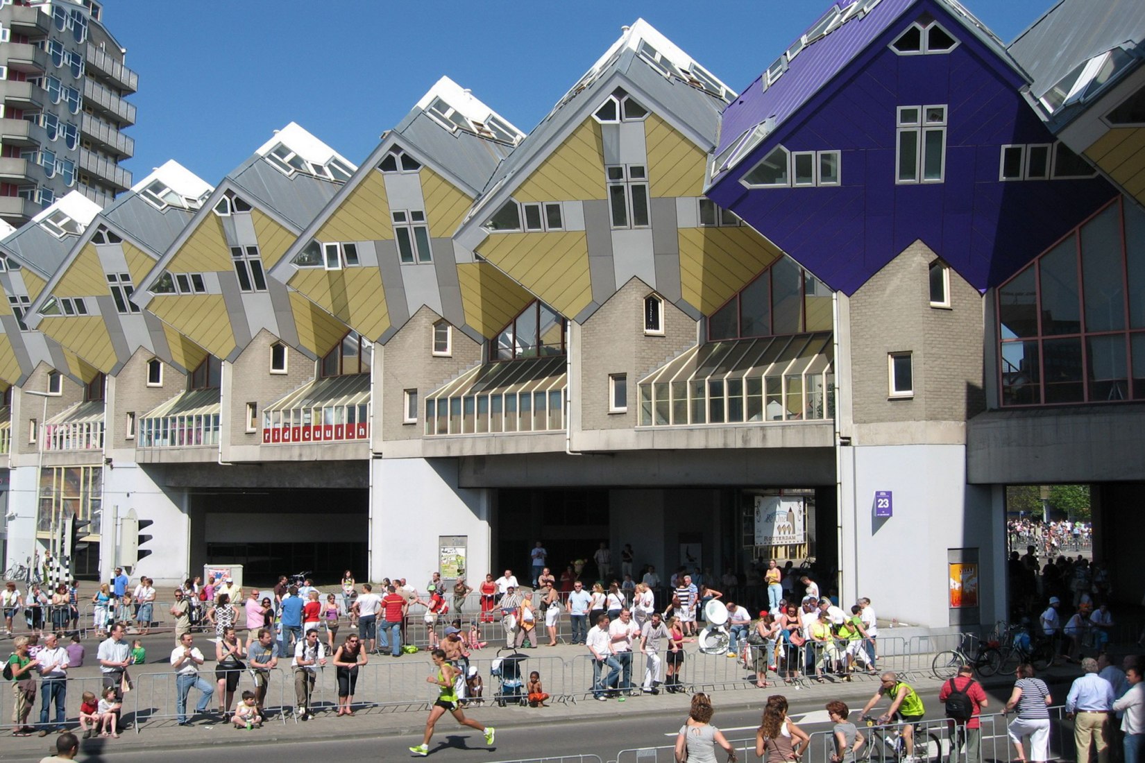 Residential urban forest in the heart of Rotterdam. Kubuswoningen by ...