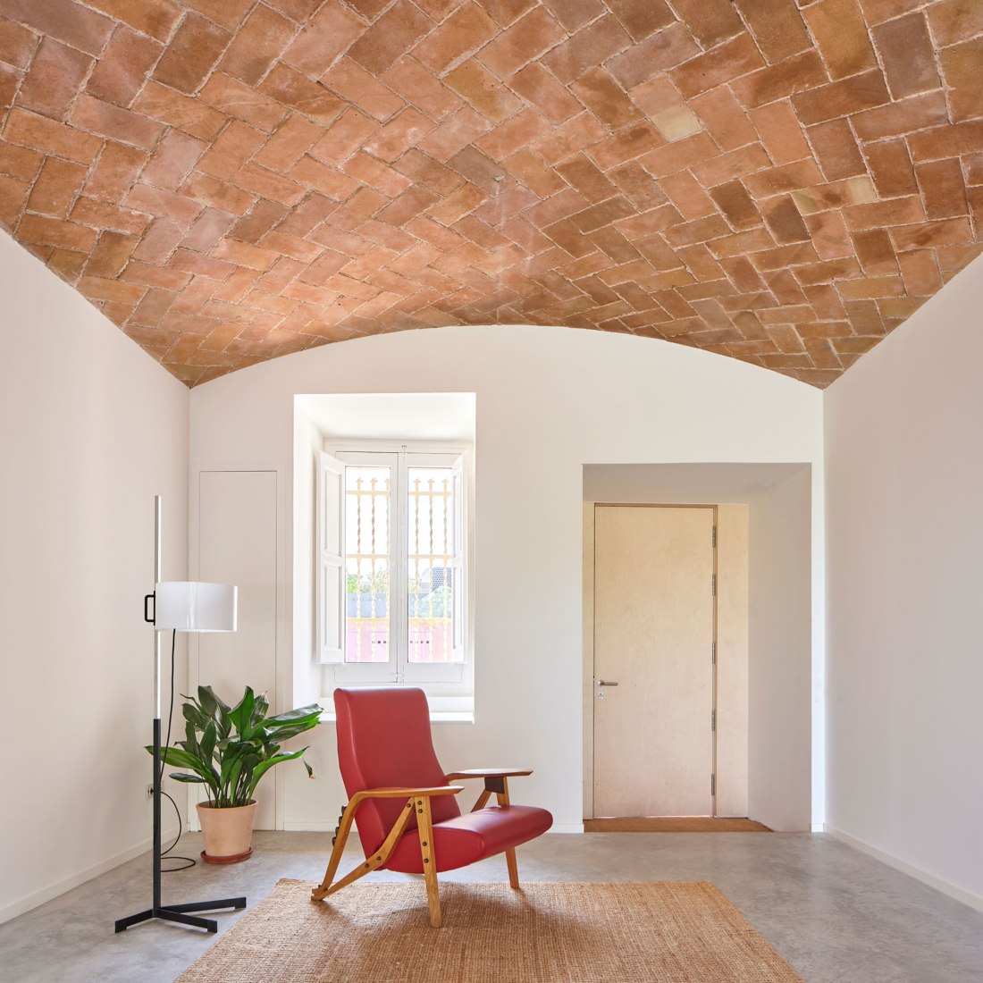 Contrast between past and new. Convent House by Pineda Monedero | The ...