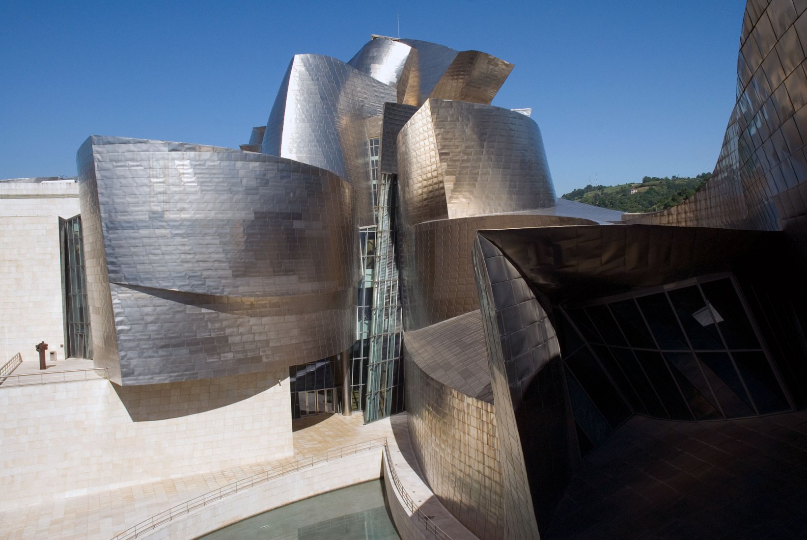 Guggenheim XX. A building that changes its time. Guggenheim Bilbao ...