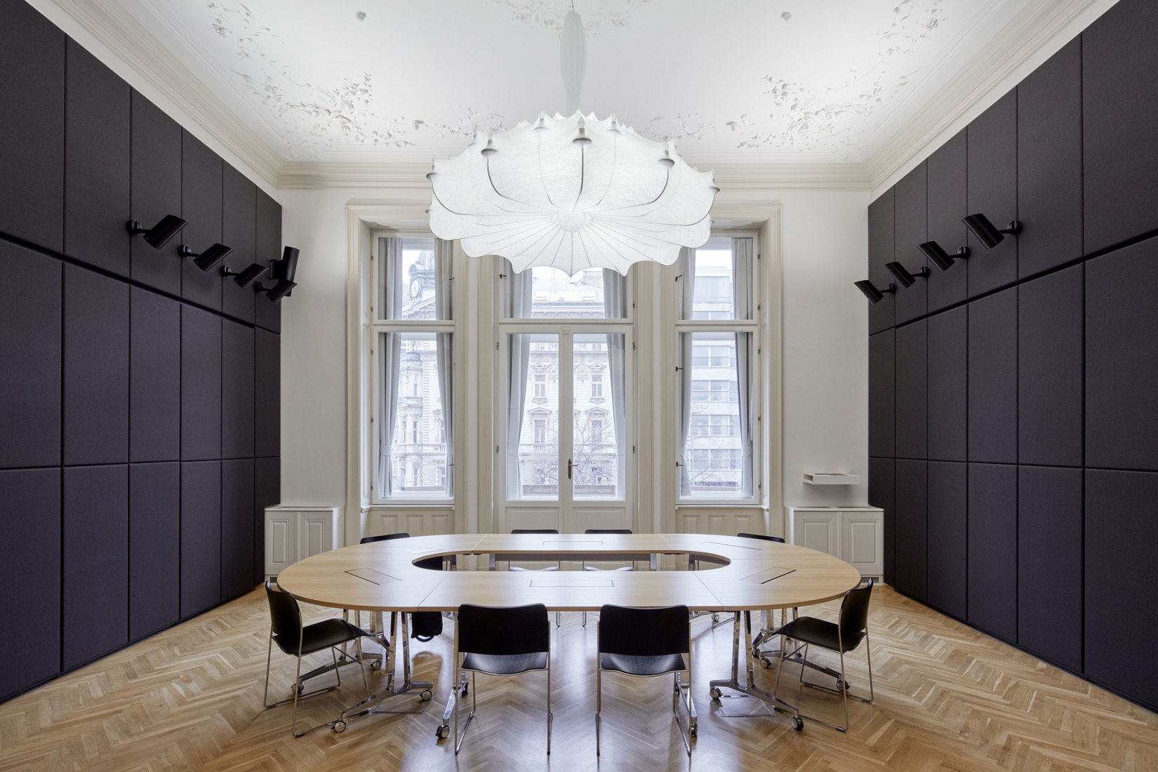 Representation, work and relaxation in the Headquarters of AON by ...