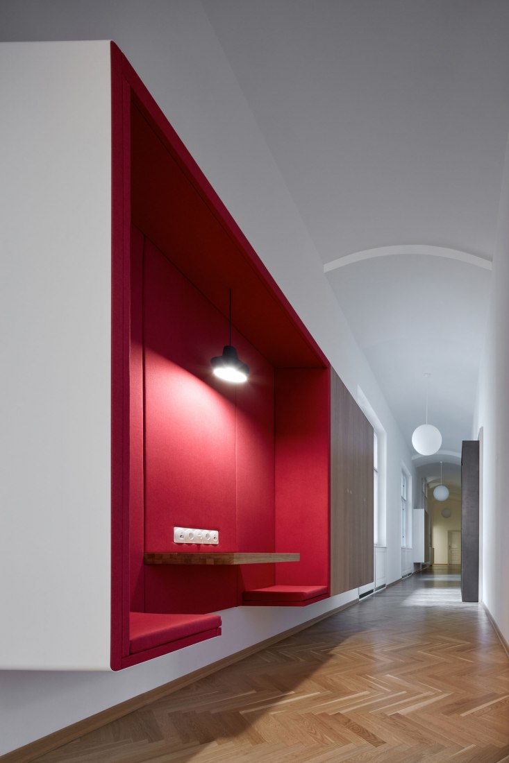 Representation, work and relaxation in the Headquarters of AON by ...