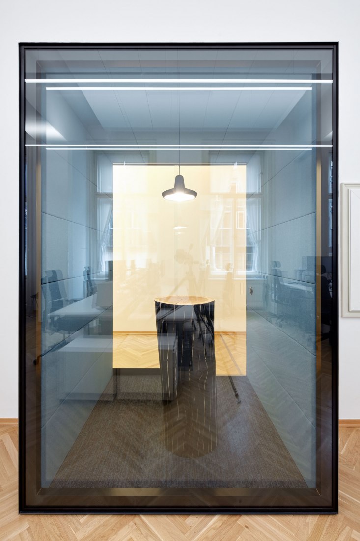 Representation, work and relaxation in the Headquarters of AON by ...