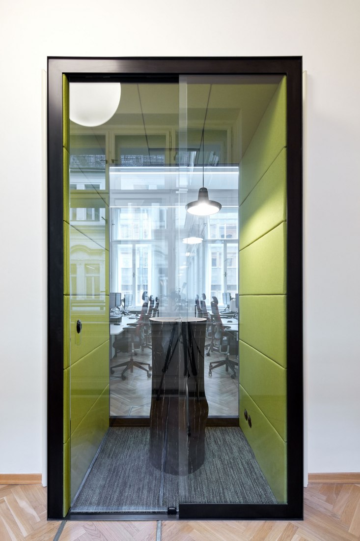 Representation, work and relaxation in the Headquarters of AON by ...