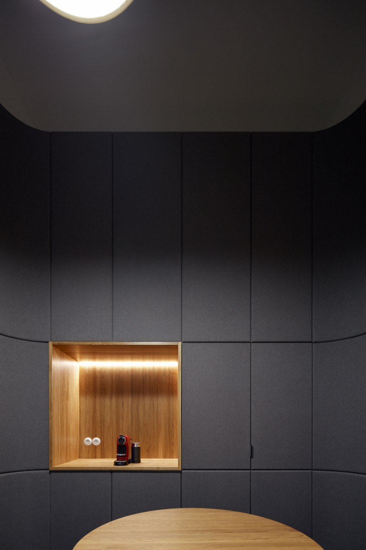 Representation, work and relaxation in the Headquarters of AON by ...