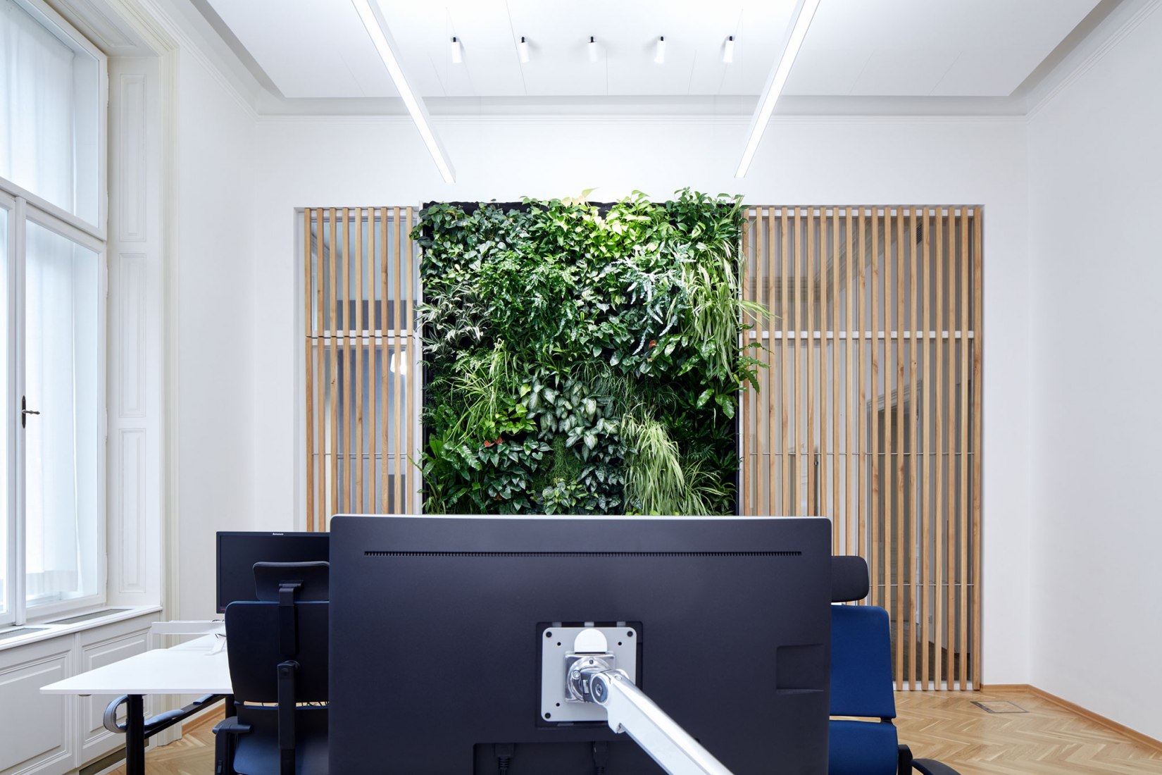 Representation, work and relaxation in the Headquarters of AON by ...