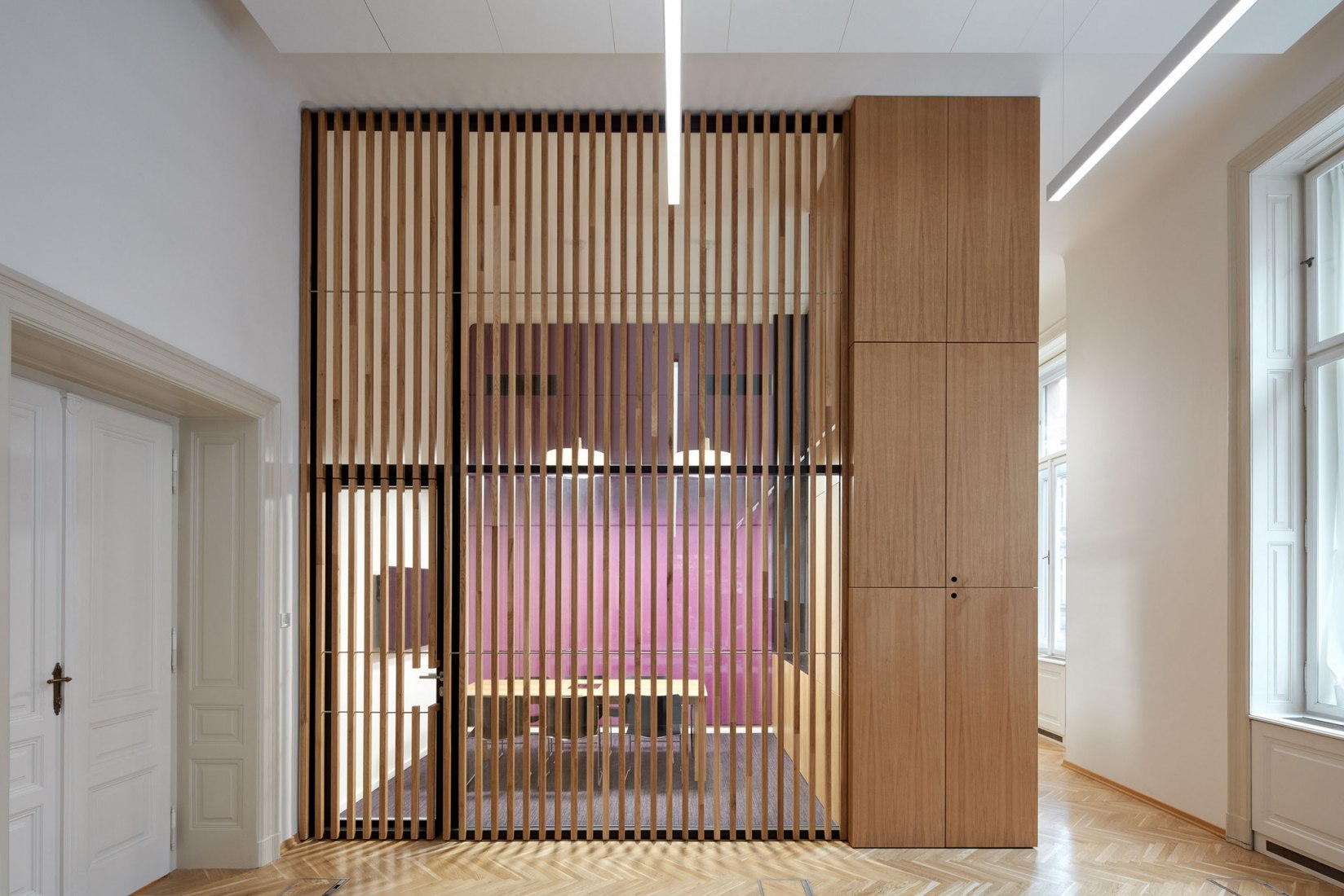 Representation, work and relaxation in the Headquarters of AON by ...
