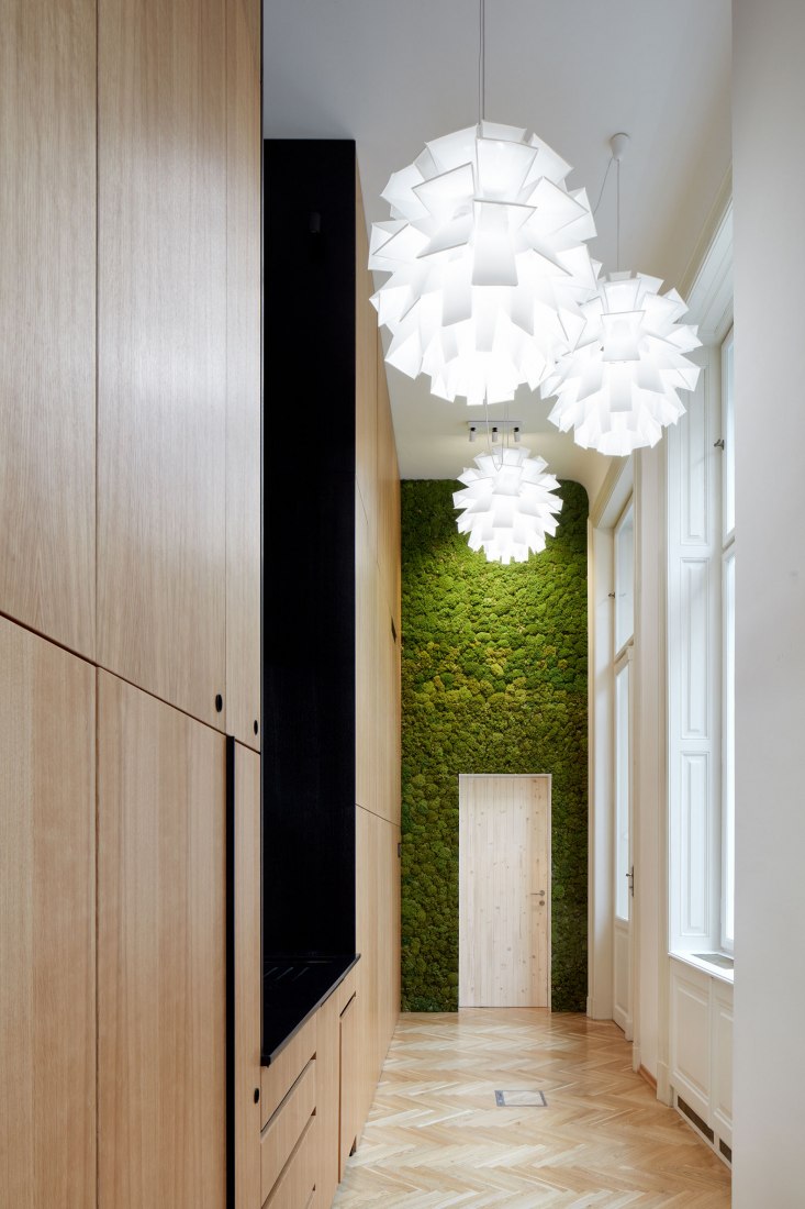 Representation, work and relaxation in the Headquarters of AON by ...