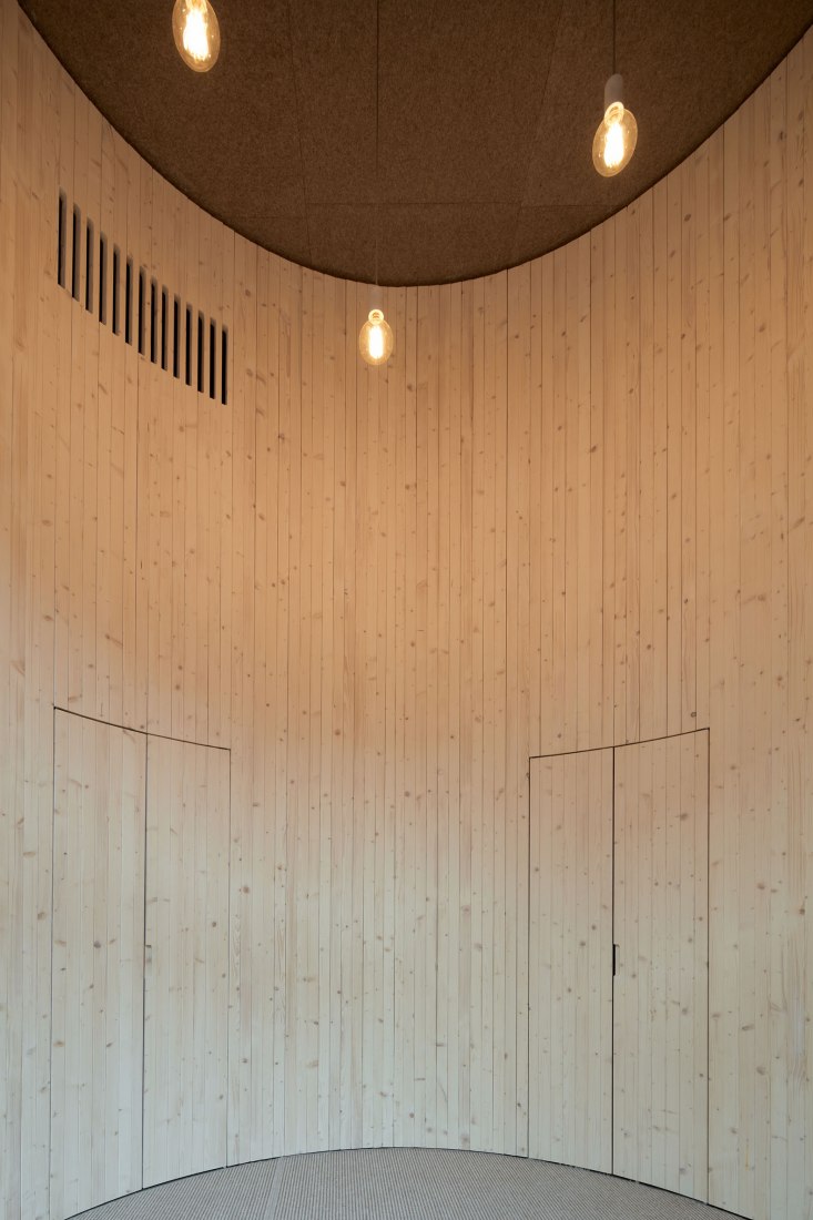 Representation, work and relaxation in the Headquarters of AON by ...
